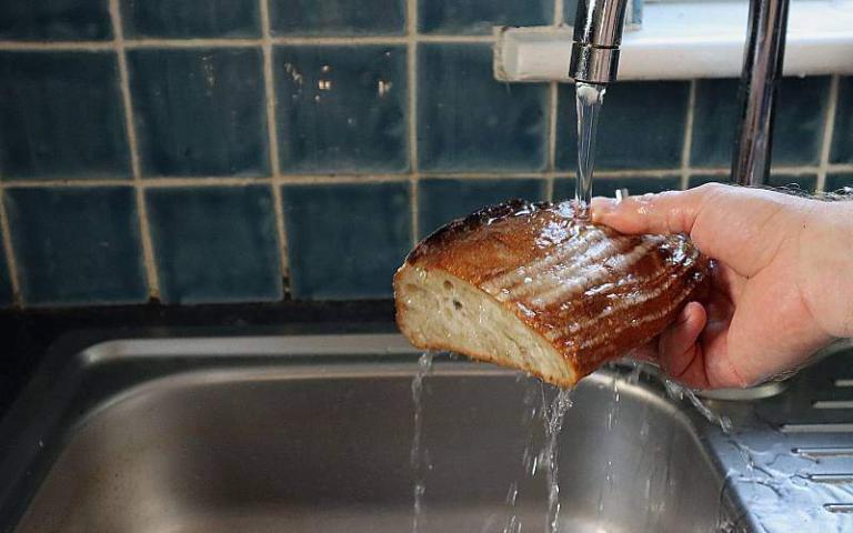 Best Way To Defrost Bread | What's The Right Method?