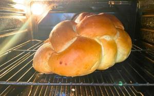 Best Way To Defrost Bread | What's The Right Method?