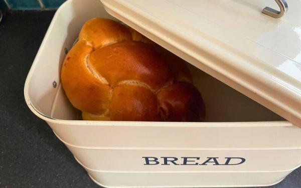 Best Way To Defrost Bread | What's The Right Method?