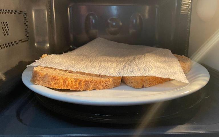 Best Way To Defrost Bread | What's The Right Method?